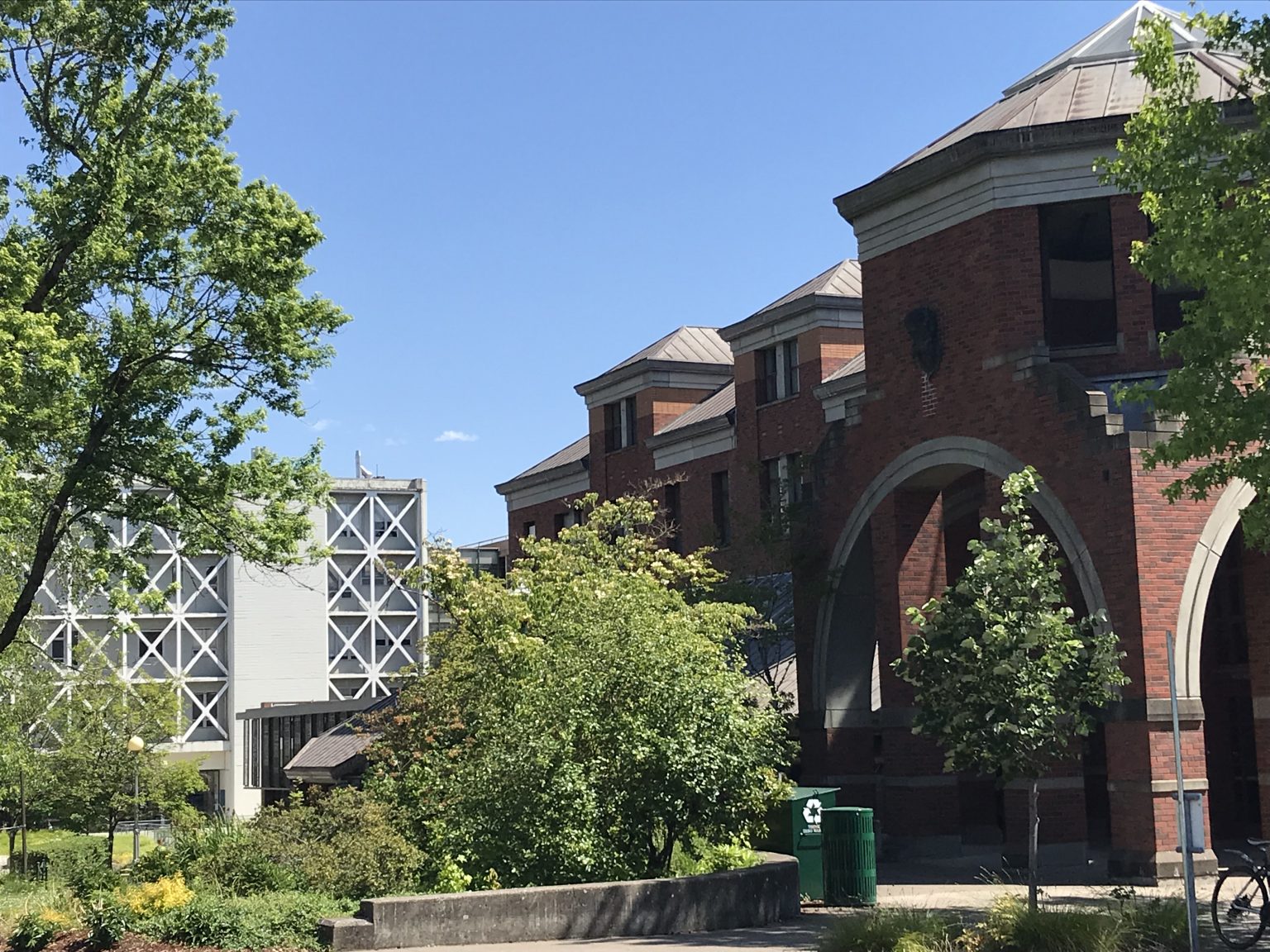 University of Oregon - Eugene • Finding Family Adventures